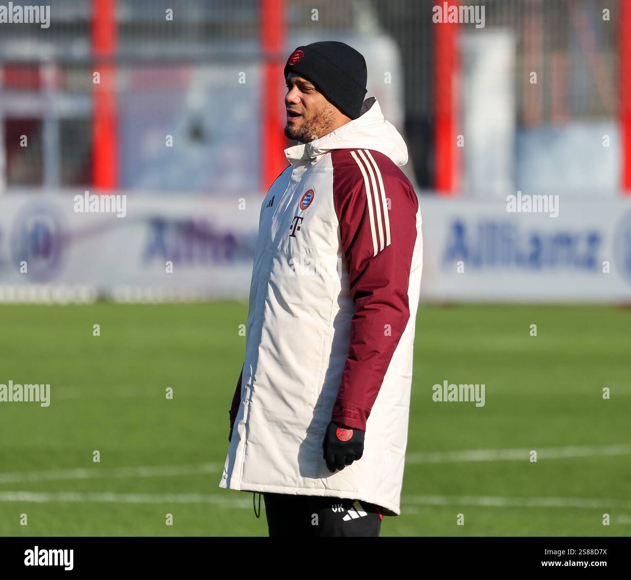 Vincent Kompany (FC Bayern Muenchen, Cheftrainer) beim Training, GER ...