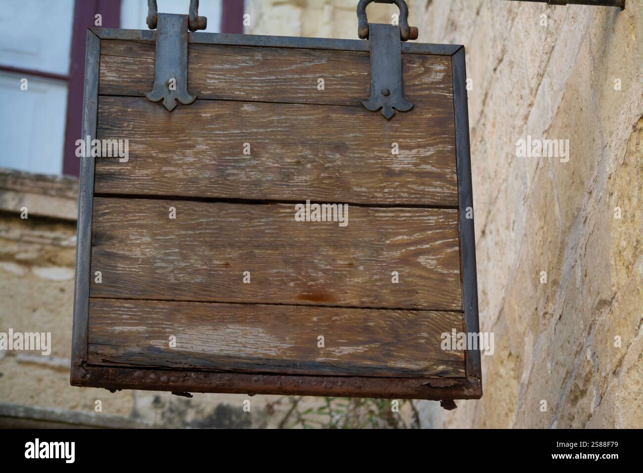 DARK WOODEN HANGING SIGN WITHOUT INSCRIPTION Stock Photo - Alamy