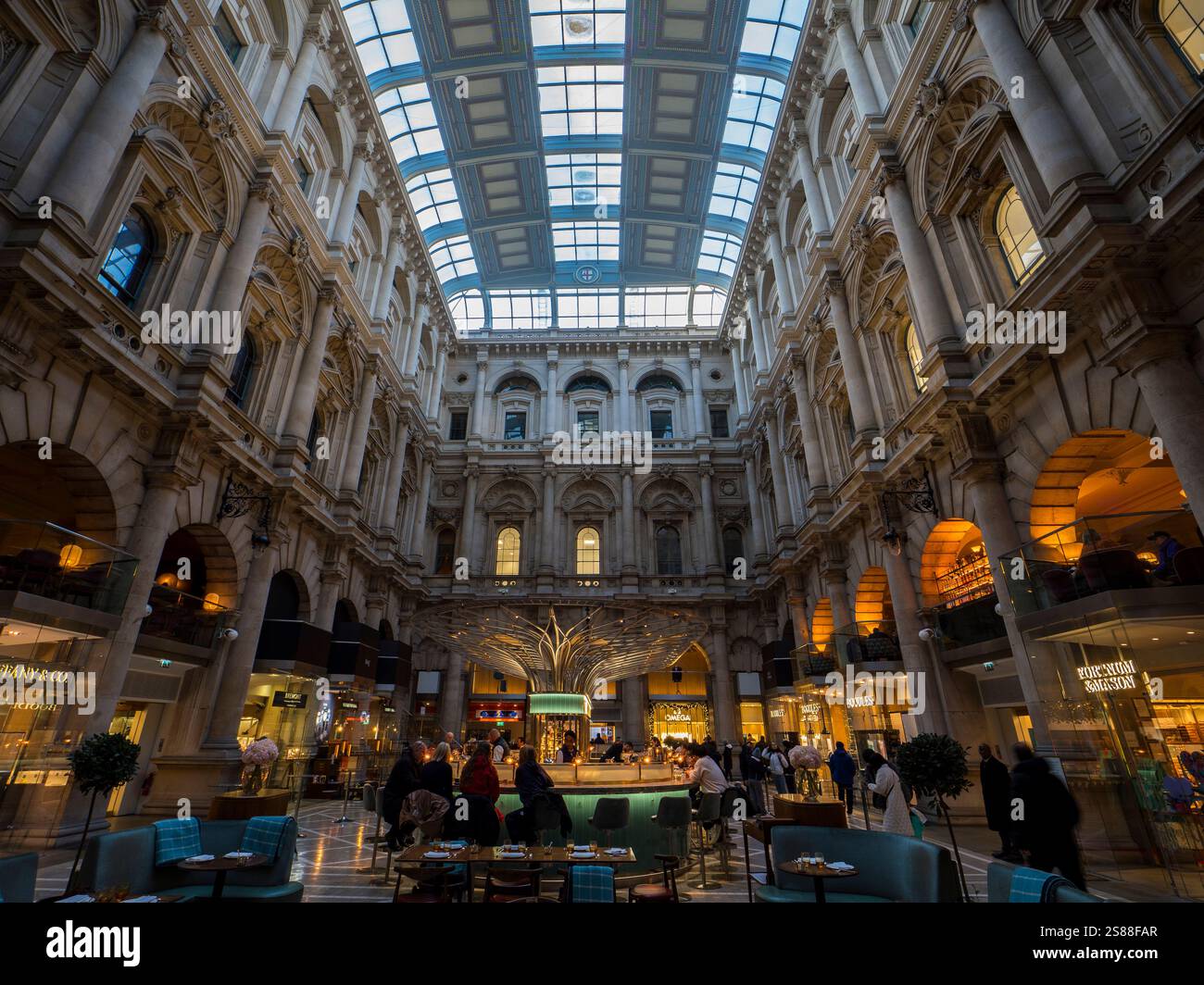 Boutiques, restaurants & bars, The Royal Exchange, The City of London ...