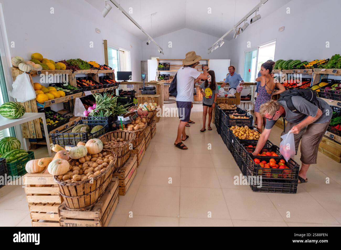 sale of native fruits and vegetables, Mercat Pagès, Center Artesà ...