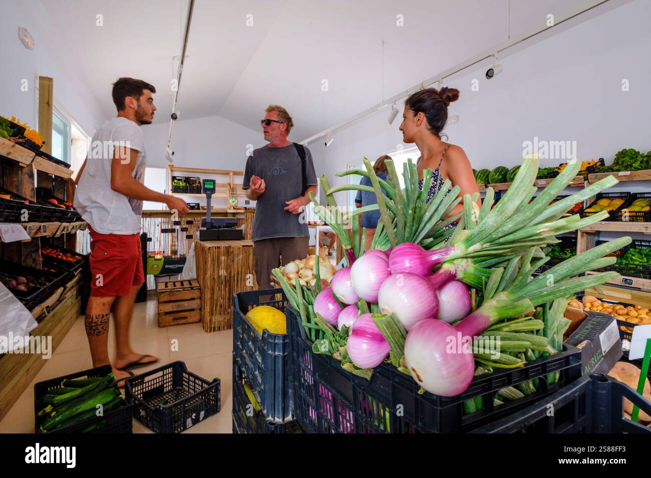 sale of native fruits and vegetables, Mercat Pagès, Center Artesà ...