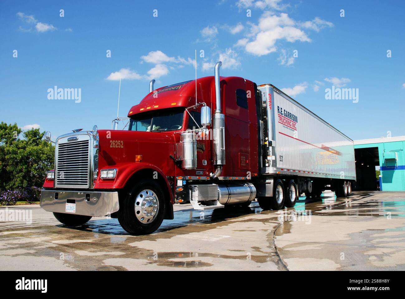 Daimler trucks llc hi-res stock photography and images - Alamy