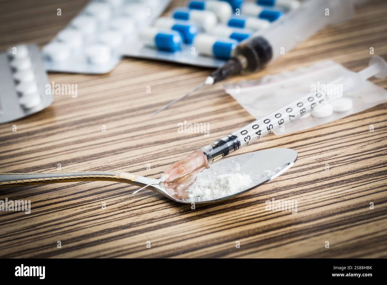 Drug syringe and cooked heroin on spoon Stock Photo - Alamy