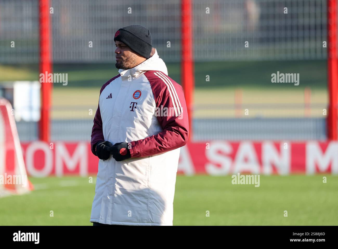 Vincent Kompany (FC Bayern Muenchen, Cheftrainer) beim Training, GER ...
