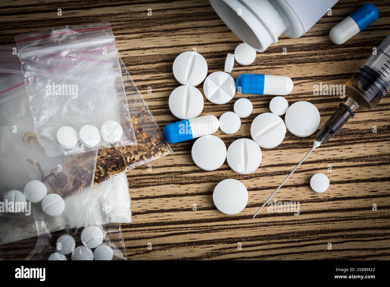 Drug syringe and cooked heroin Stock Photo - Alamy