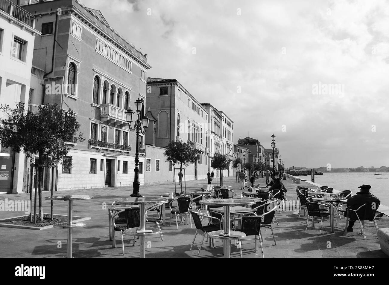 Venice, Italy. People relaxing in an open-air cafe at Zattere promenade ...