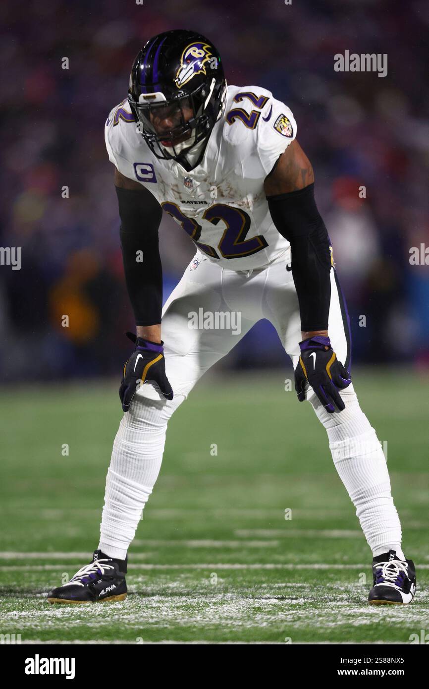 Baltimore Ravens running back Derrick Henry (22) readies in position during the second half of ...