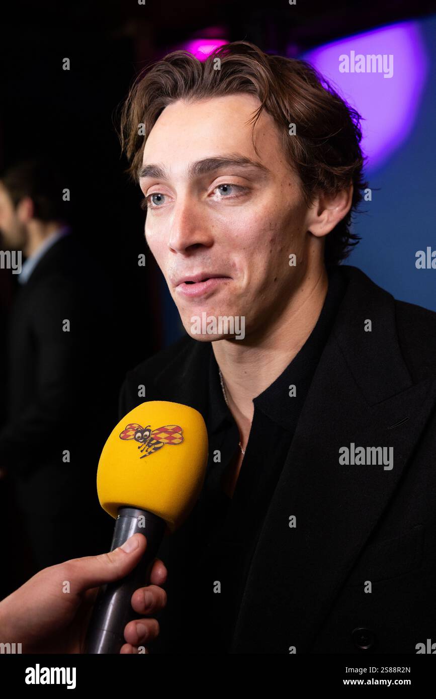 250121 Armand Duplantis intervjuas på röda mattan inför Friidrottsgalan ...