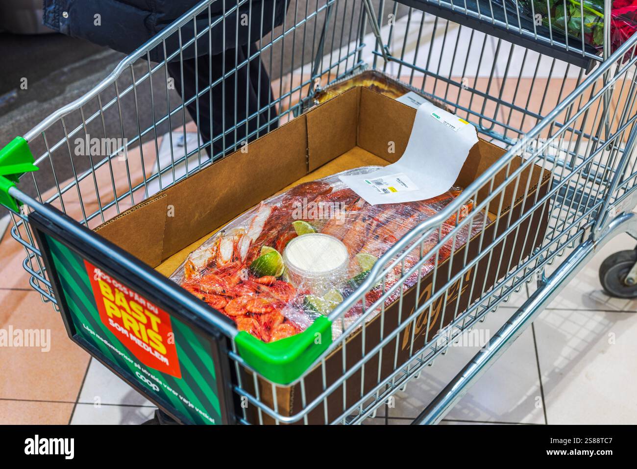Packaged seafood platter with shrimp, fish, lime and sauce in shopping ...