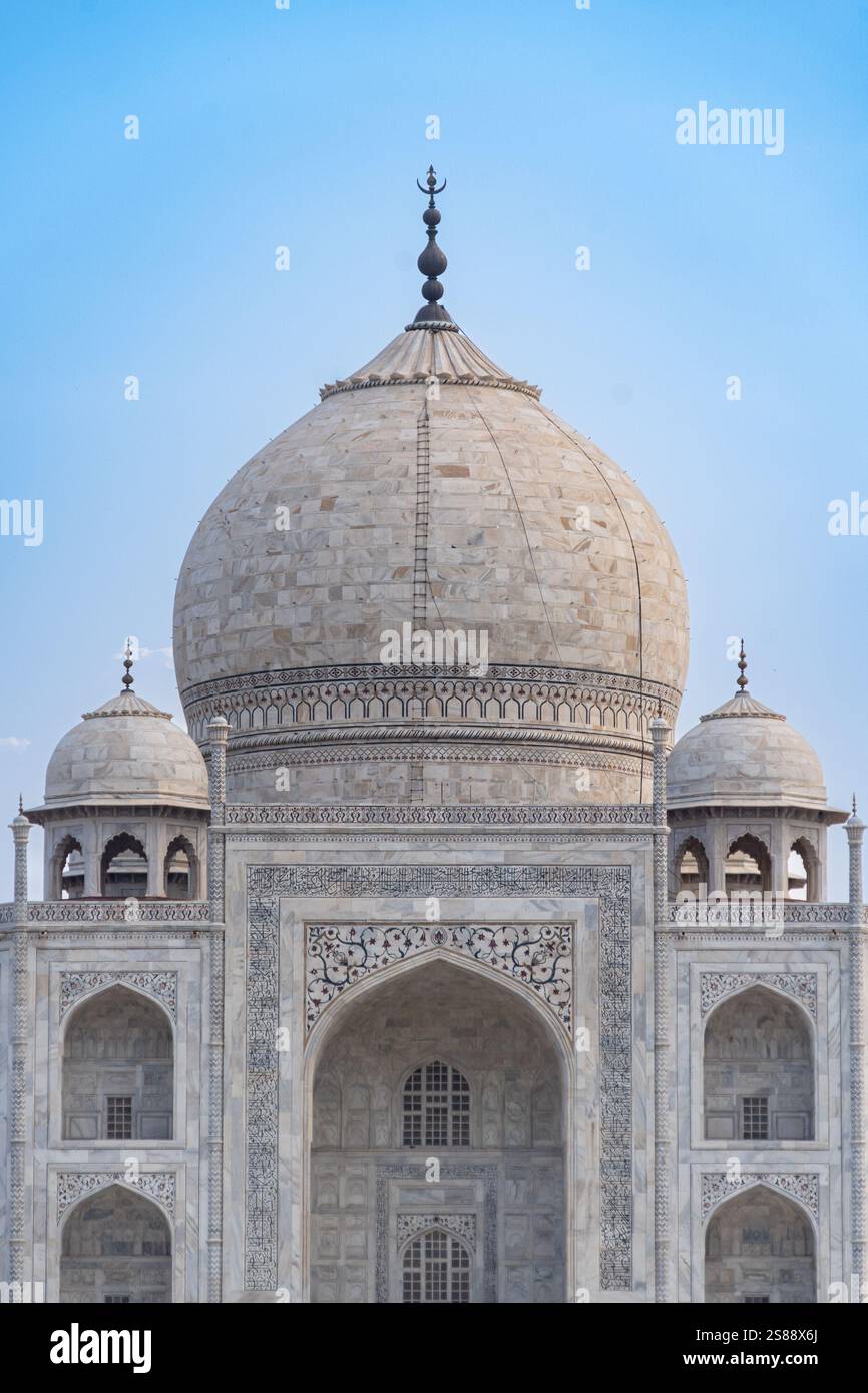 India. Uttar Pradesh state. Agra. Taj Mahal. White marble mausoleum ...