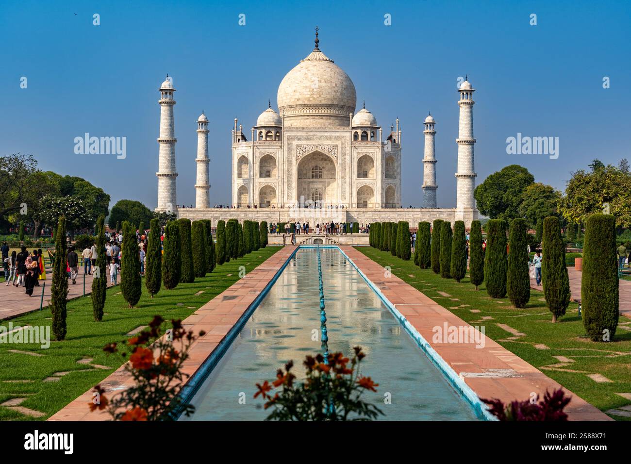 India. Uttar Pradesh state. Agra. Taj Mahal. White marble mausoleum ...