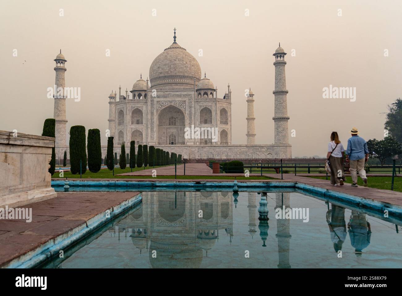 India. Uttar Pradesh state. Agra. Taj Mahal. White marble mausoleum ...