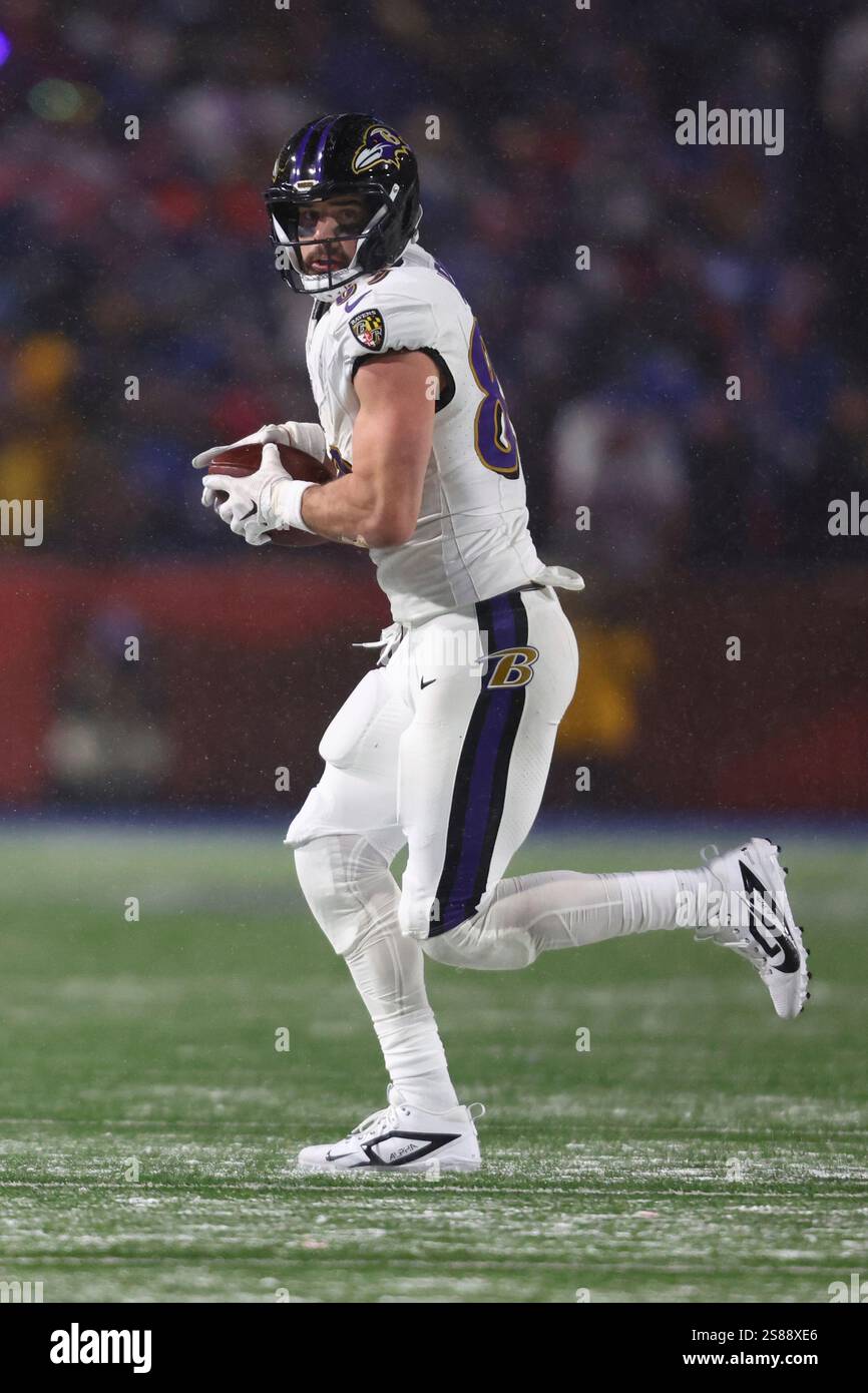 Baltimore Ravens tight end Mark Andrews (89) carries the ball after a ...
