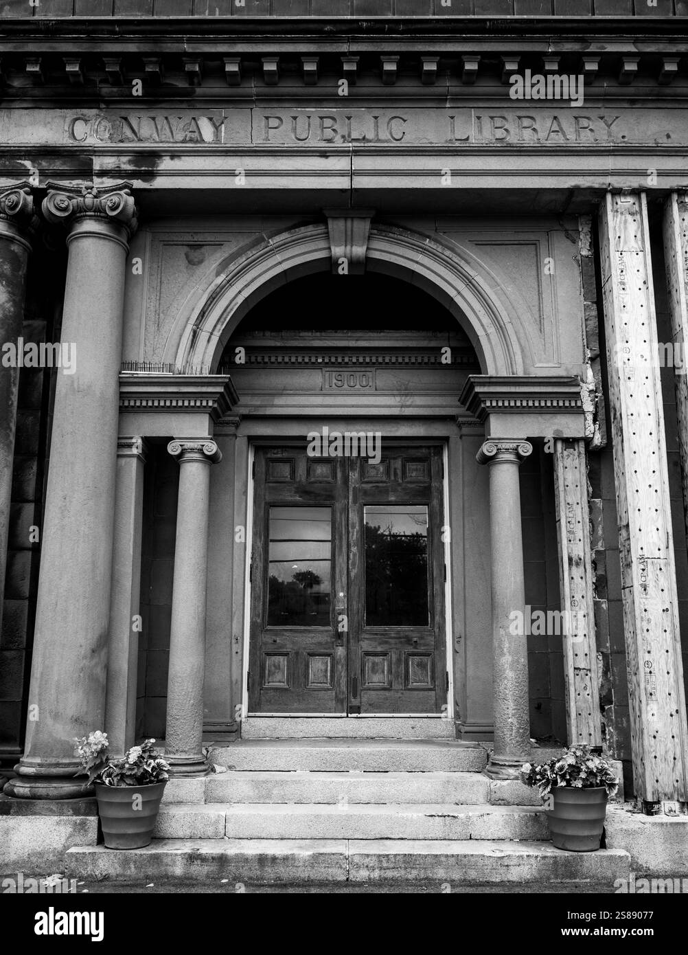 Conway, New Hampshire, USA - 9.20.2024: Classical Revival style old ...