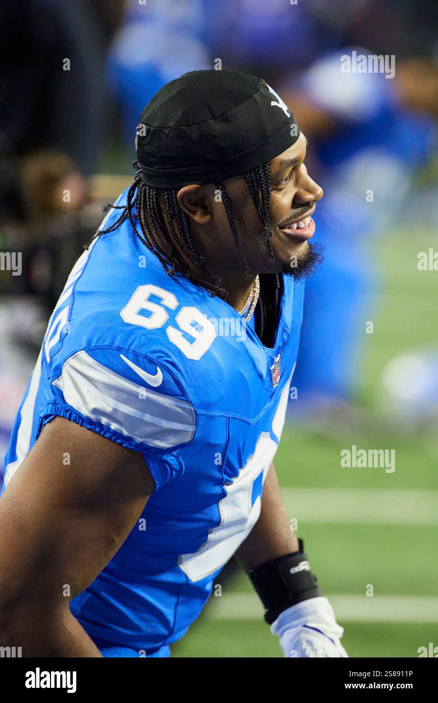 Detroit Lions linebacker Al-Quadin Muhammad (69) warms up against the ...
