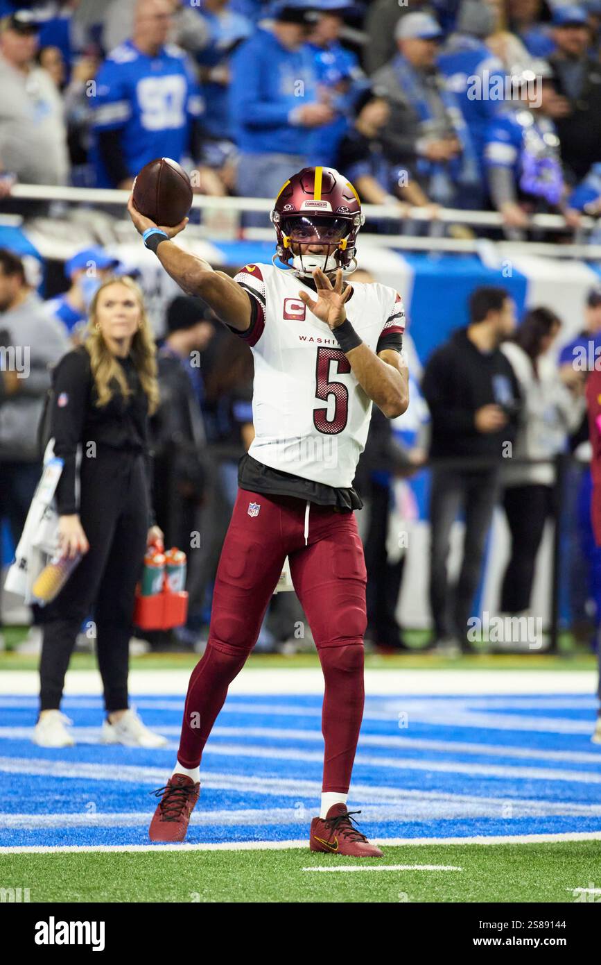 Washington Commanders quarterback Jayden Daniels (5) warms up against ...