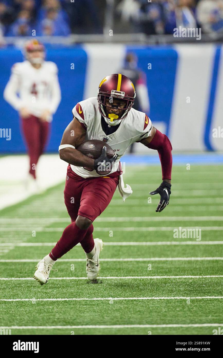 Washington Commanders wide receiver Jamison Crowder (80) runs the ball ...