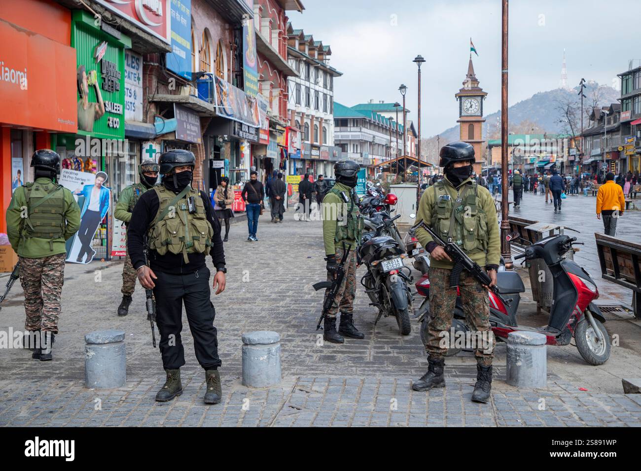 Srinagar, India. 21st Jan, 2025. Special Operations Group (SOG ...