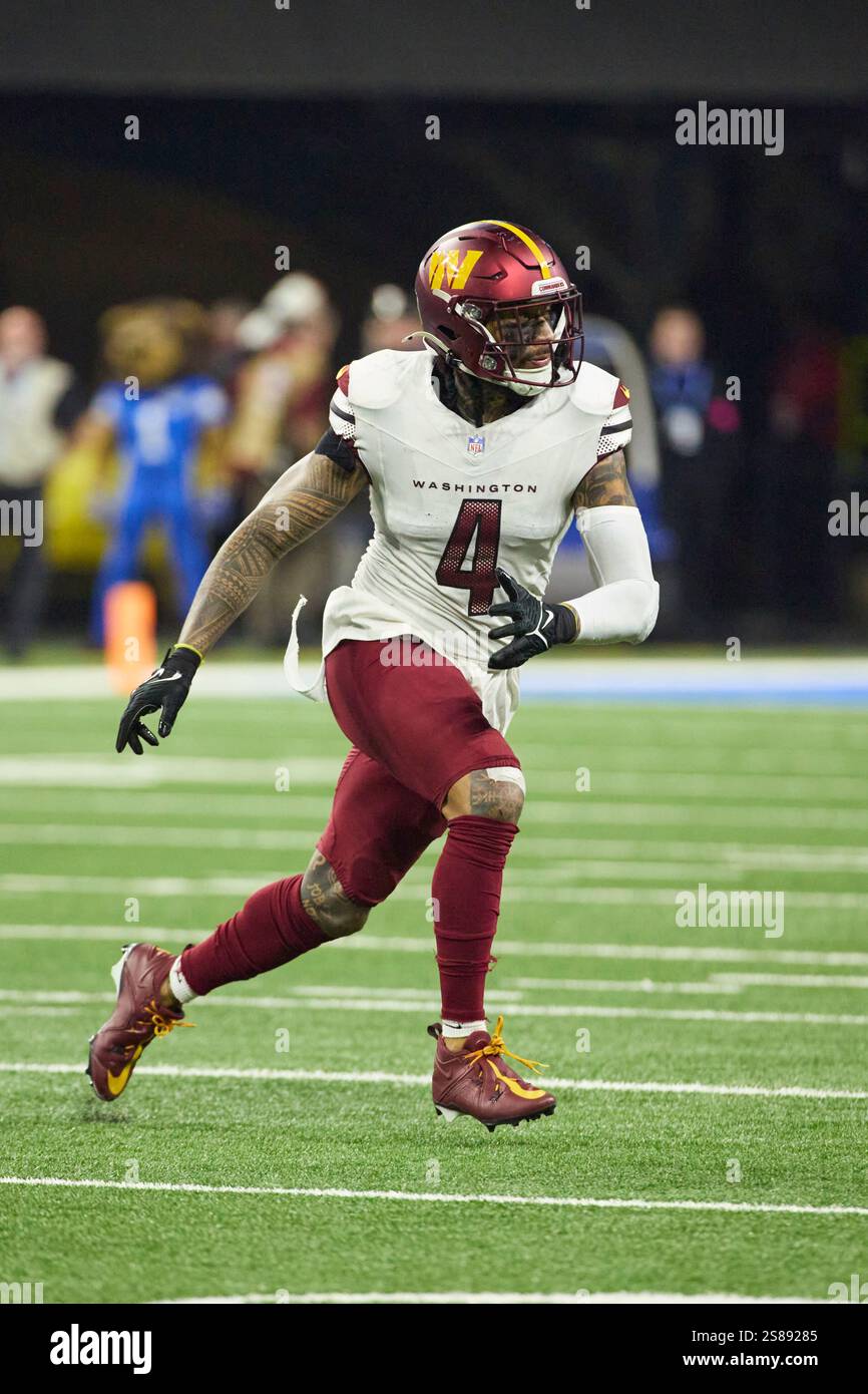 Washington Commanders linebacker Frankie Luvu (4) pursues a play on defense against the Detroit ...
