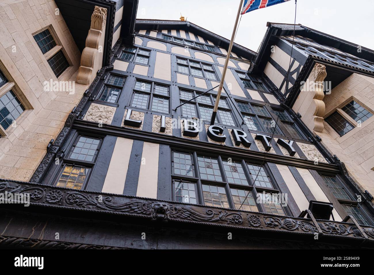 Tudor revival architecture hi-res stock photography and images - Alamy