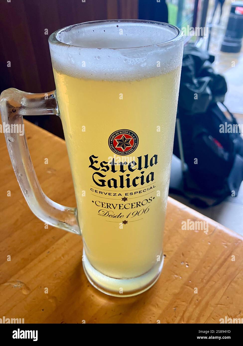 Ice Cold Estrella Galicia Stock Photo - Alamy