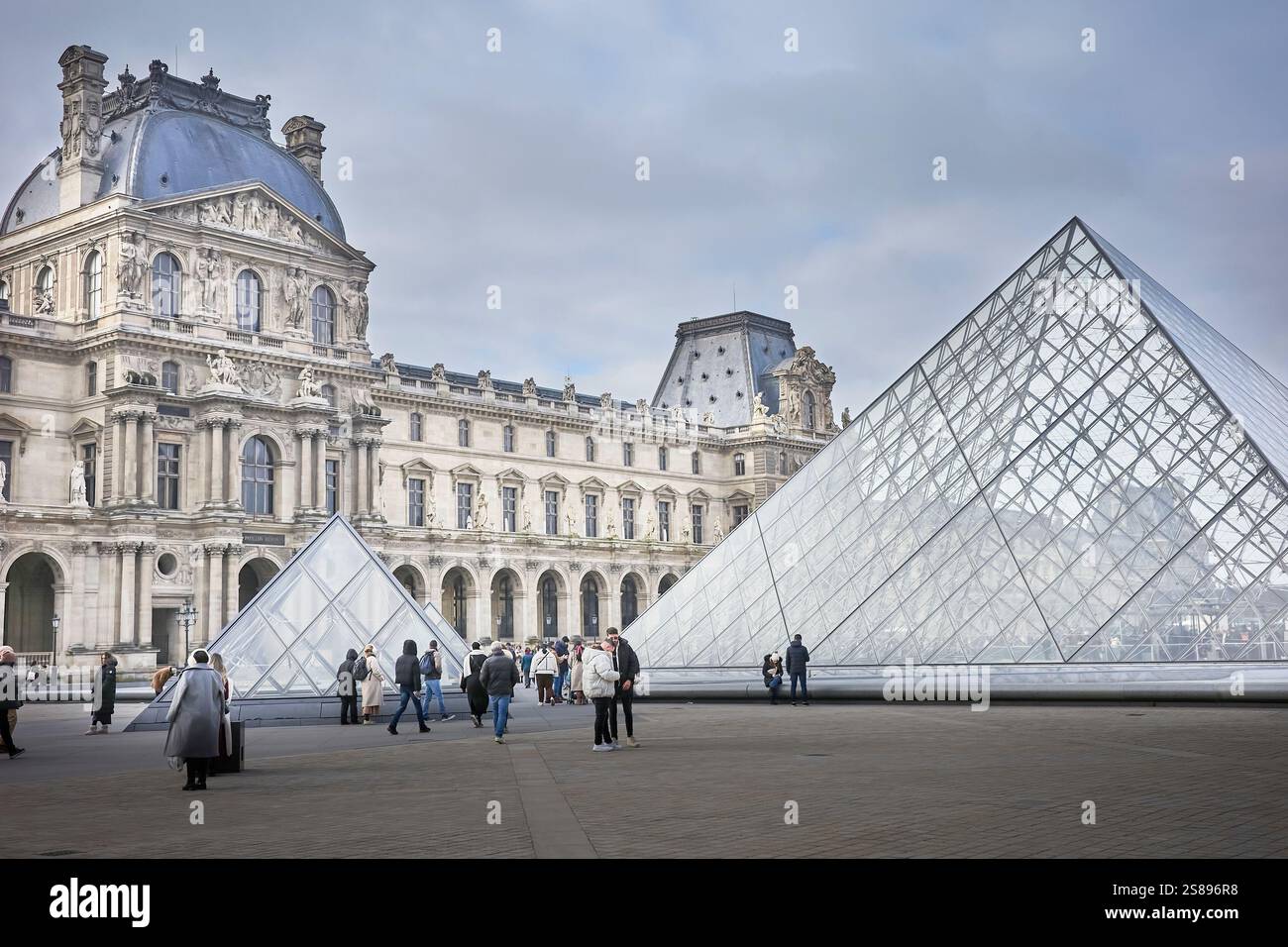 Visitors at the entrance to the Louvre museum, Paris, France Stock ...