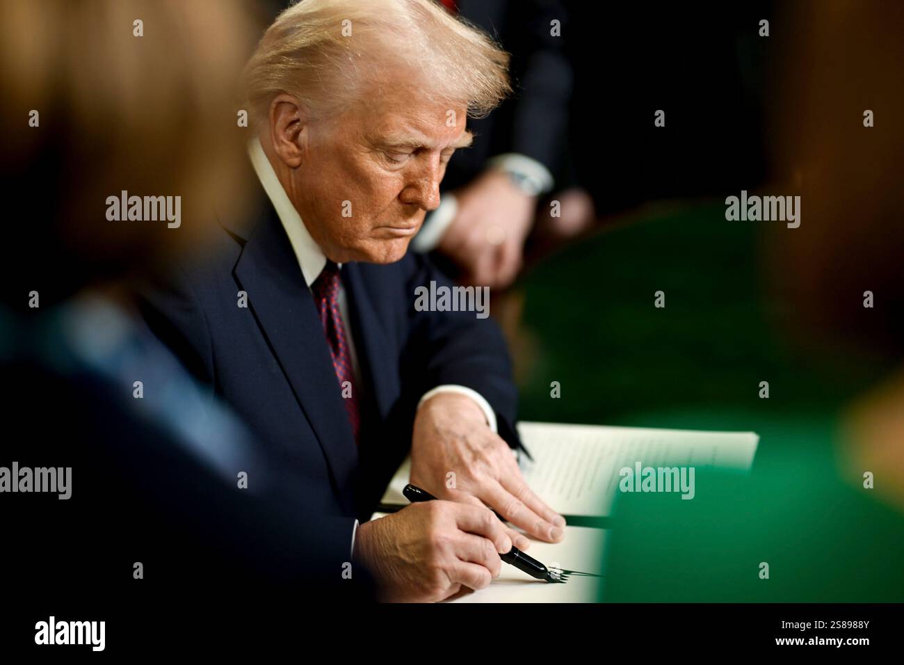 Trump 2025 oval office hi-res stock photography and images - Alamy