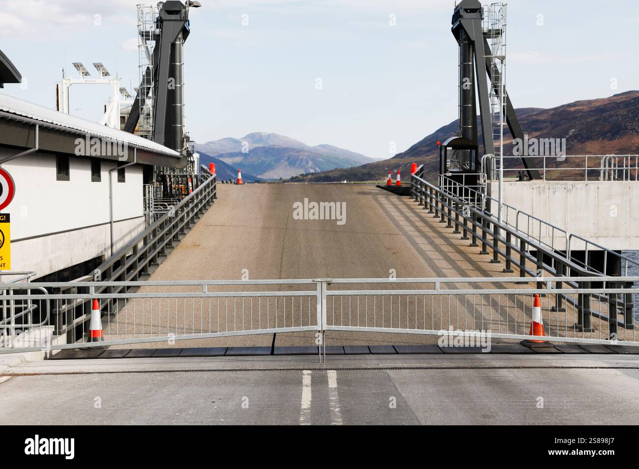 Ferry on ramp at Ullapool ferry terminal Stock Photo - Alamy