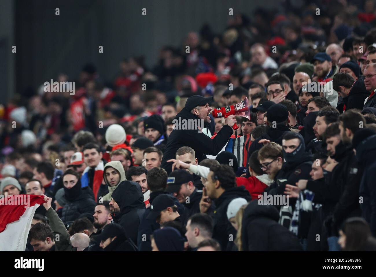 Anfield crowd 2025 hi-res stock photography and images - Alamy