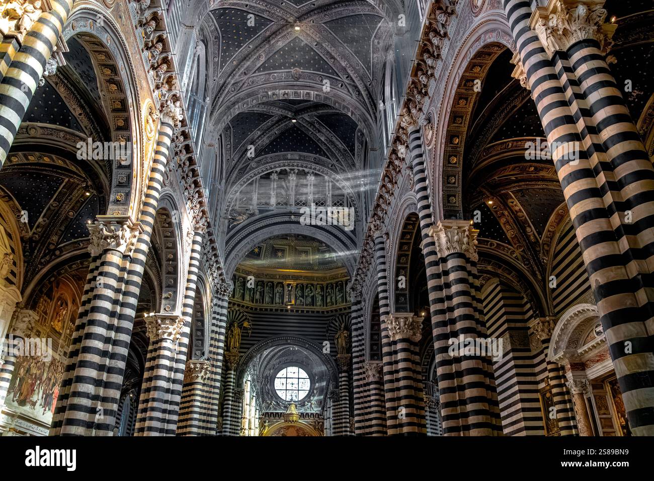 The stunning interior of Siena Cathedral, a 13th Century medieval ...
