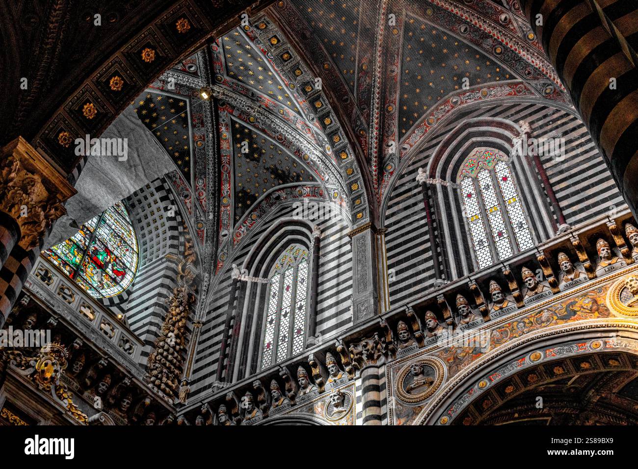 The stunning interior of Siena Cathedral, a 13th Century medieval ...