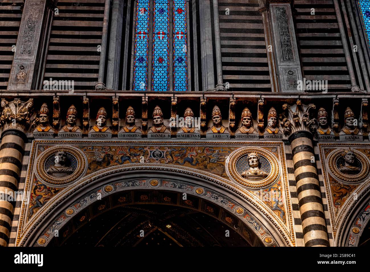The stunning interior of Siena Cathedral, a 13th Century medieval ...