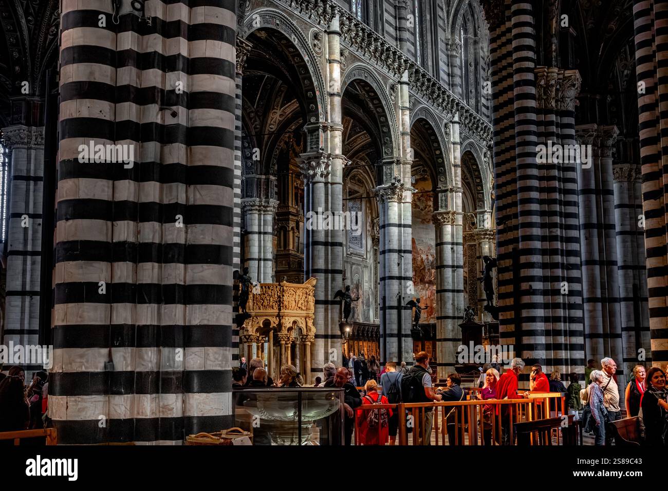 The stunning interior of Siena Cathedral, a 13th Century medieval ...