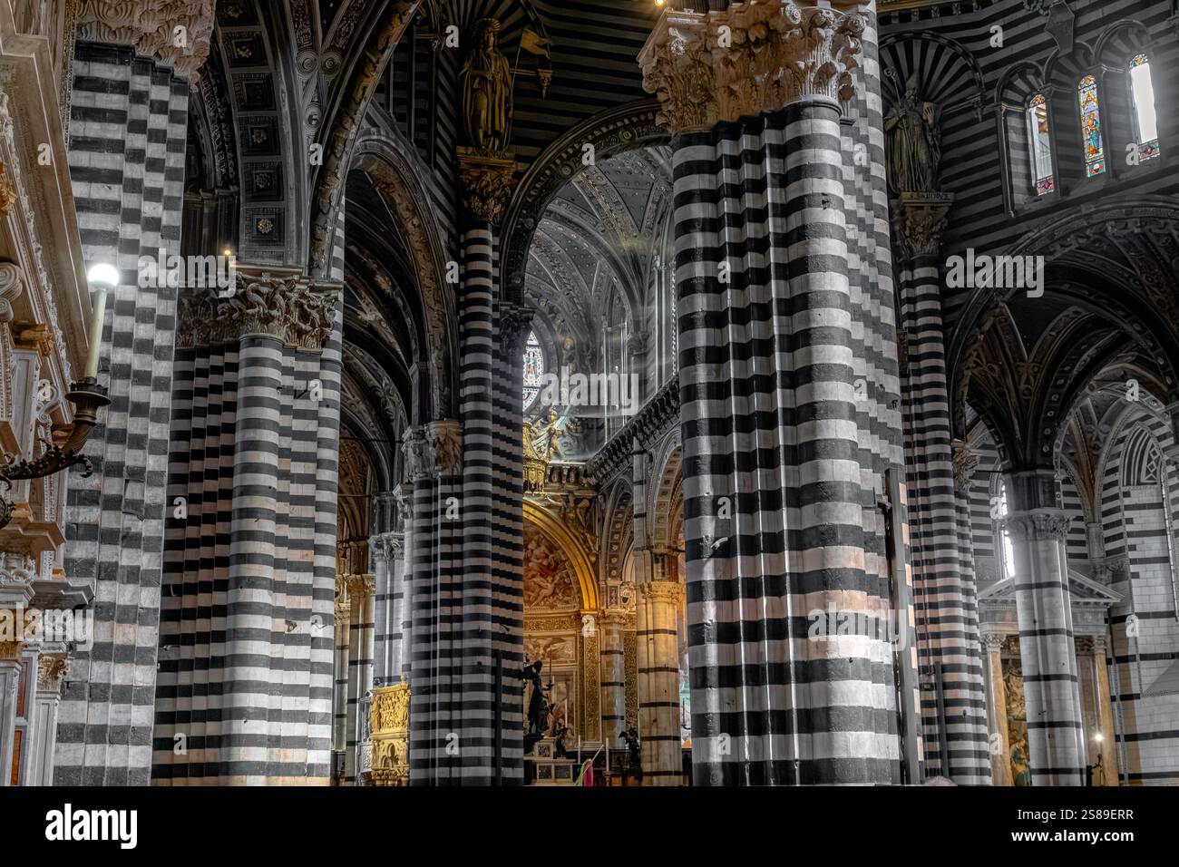 The stunning interior of Siena Cathedral, a 13th Century medieval ...