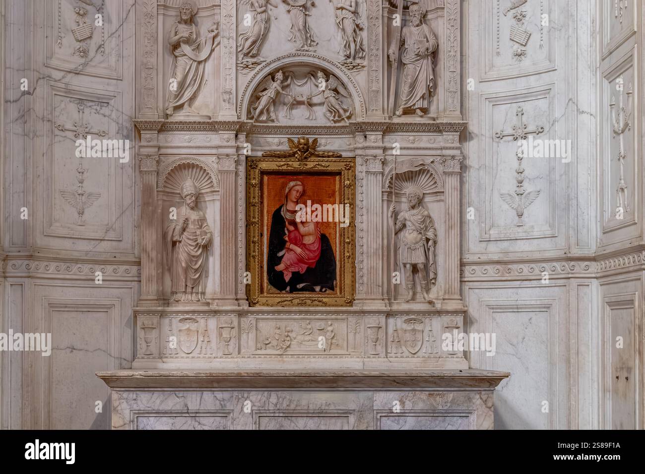 The Piccolomini Altarpiece in the left-nave of Siena Cathedral which ...