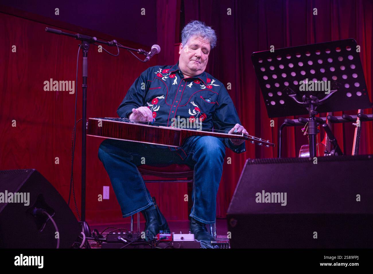Doug Cox, Rogue Folk Club, Vancouver, British Columbia, Canada Stock ...
