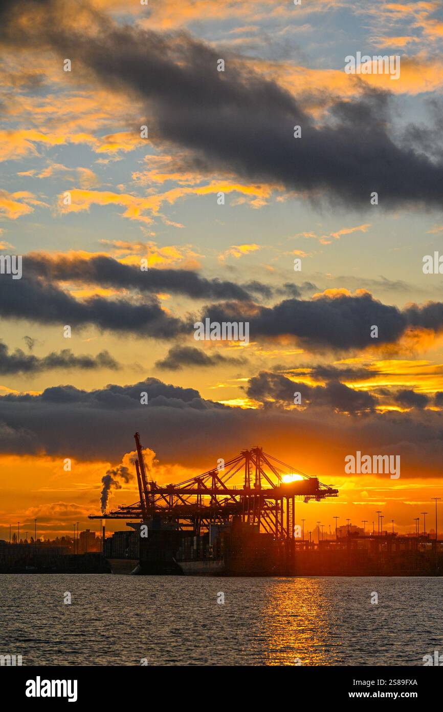 Sun rises port container hi-res stock photography and images - Alamy