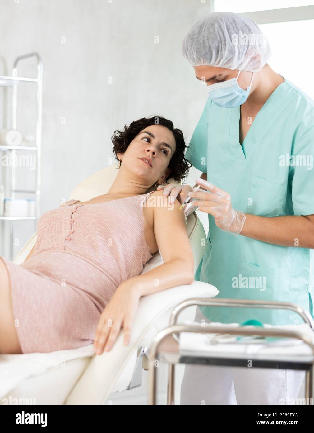 arm injection female patient Stock Photo - Alamy
