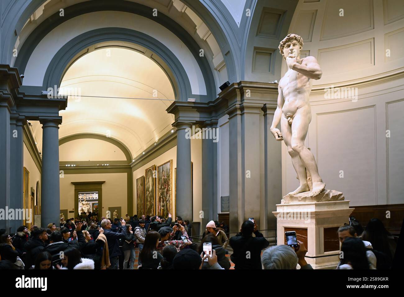 Florence, Italy - January 02 2025: crowd of tourists admiring ...