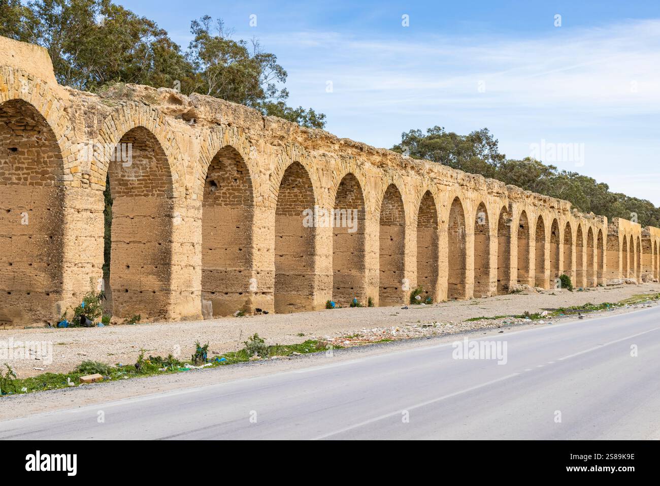 Zaghouan, Tunisia. The ancient Roman Zaghouan aqueduct Stock Photo - Alamy