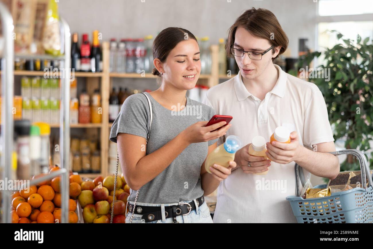 Sauce application hi-res stock photography and images - Alamy
