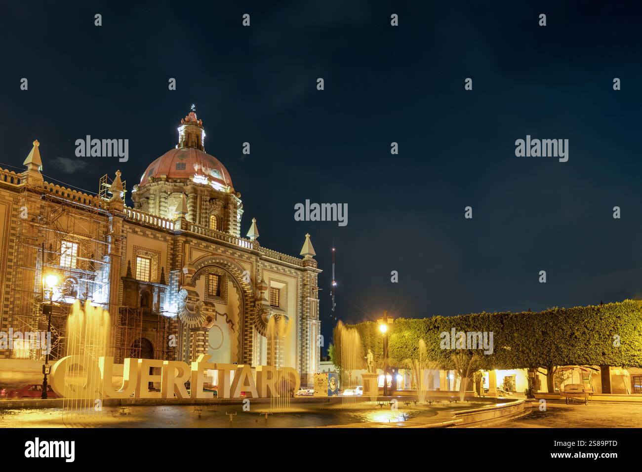 Queretaro's stunning plaza comes alive at night with illuminated ...
