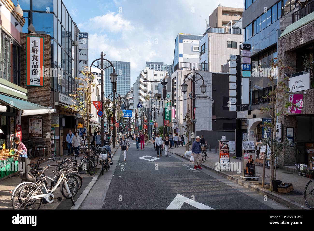 Kagurazaka Dori Street in Kagurazaka Tokyo Japan Stock Photo - Alamy