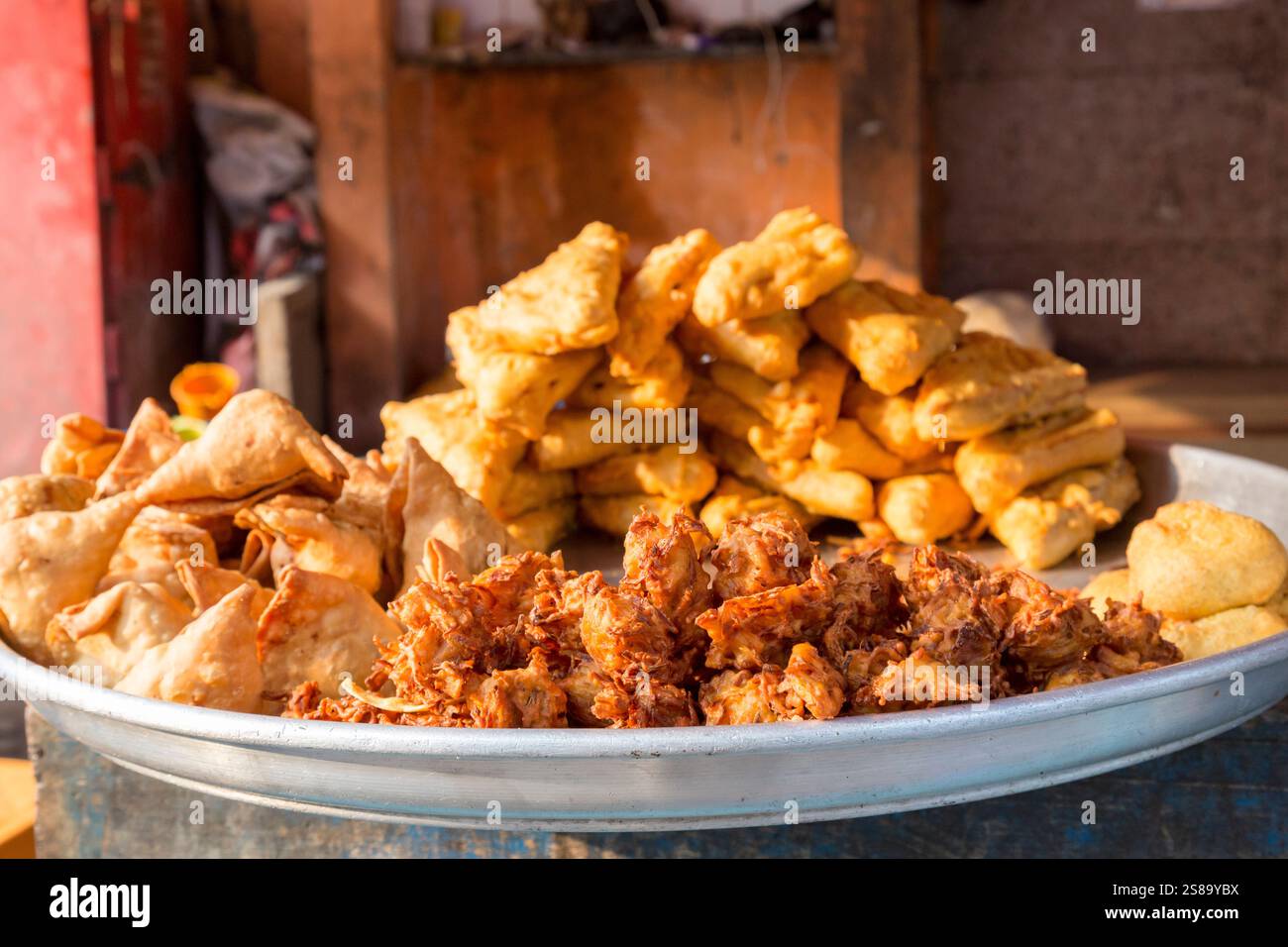 Sidewalk food stall hi-res stock photography and images - Alamy
