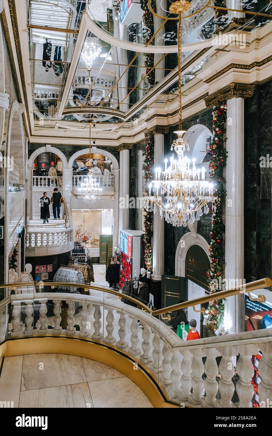 The interior of the UNIQLO store on Gran Vía in Madrid Stock Photo - Alamy