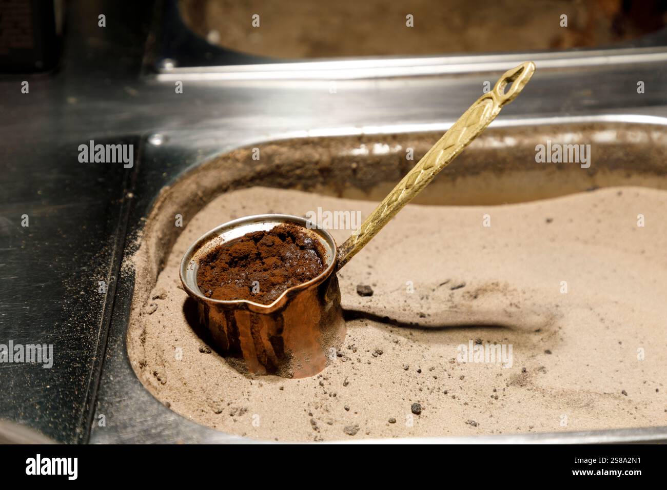 Qatar, Doha. Traditional Middle East coffee making Stock Photo - Alamy