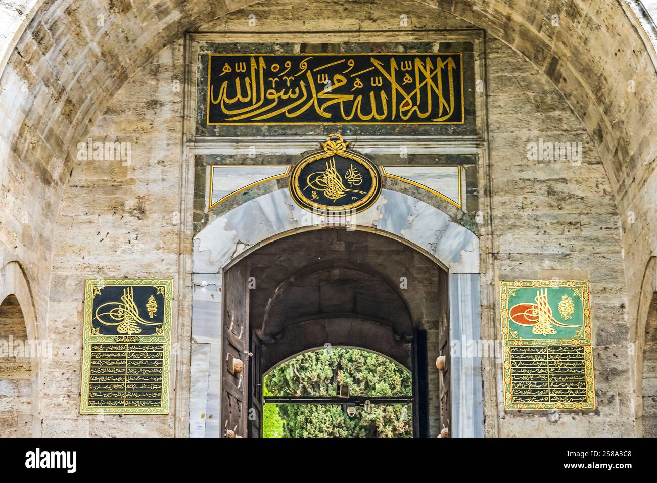 Colorful gate Topkapi Palace, Sultanahmet Square, Istanbul, Turkey ...