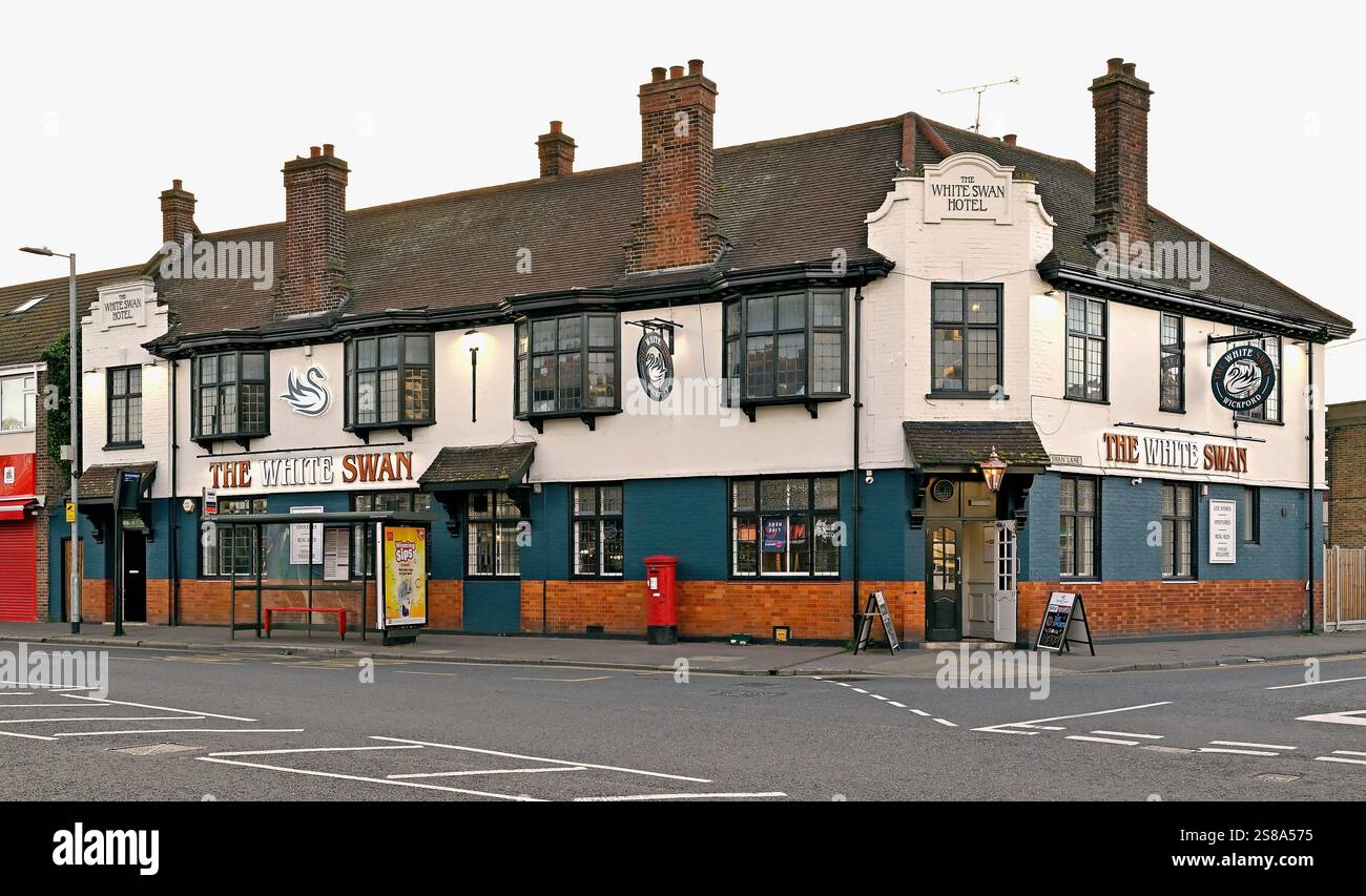 The White |Swan building in the Broadway, Wickford, Essex was built in ...