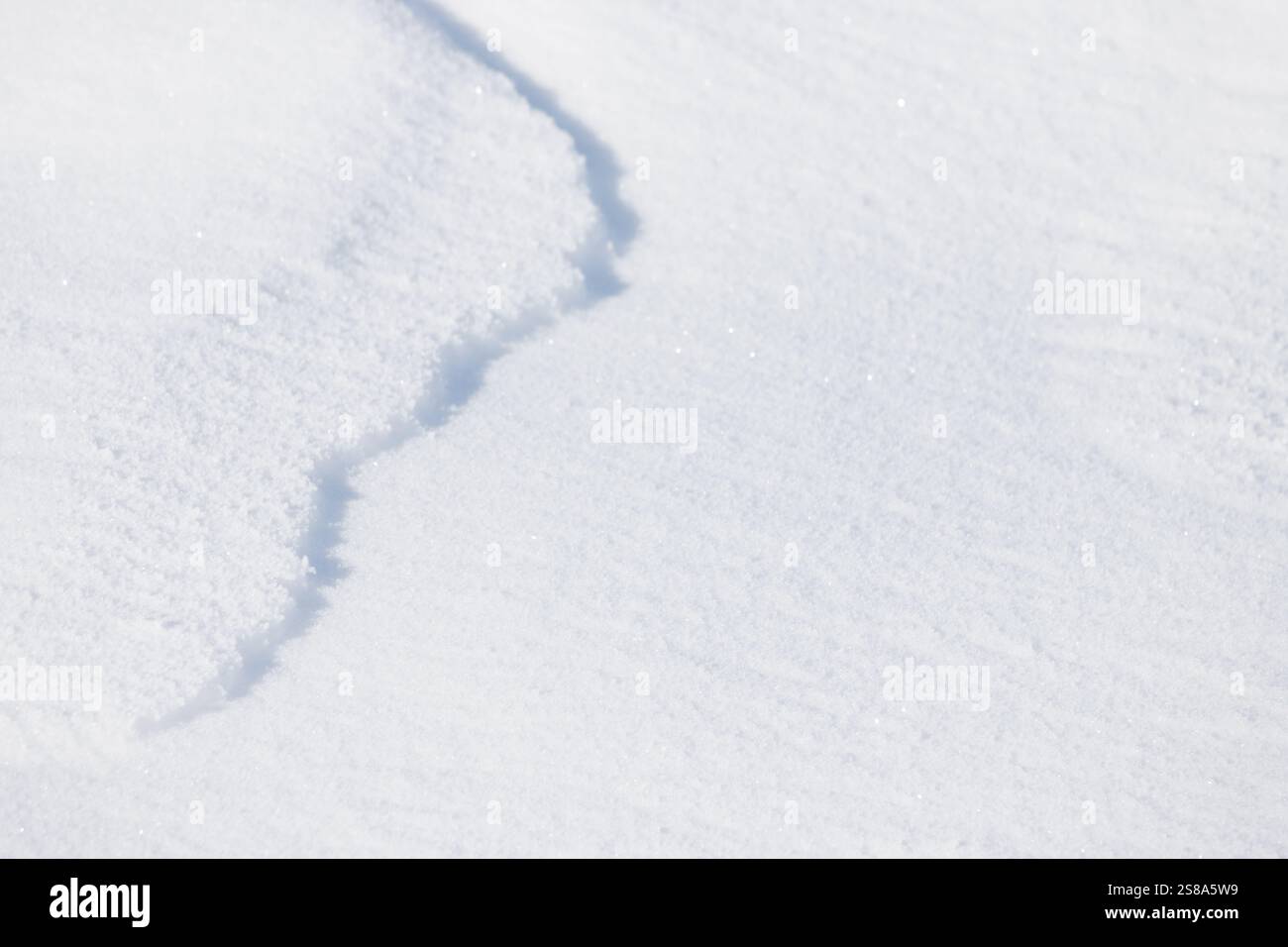 Jagged curve line on fresh white snow surface background Stock Photo ...