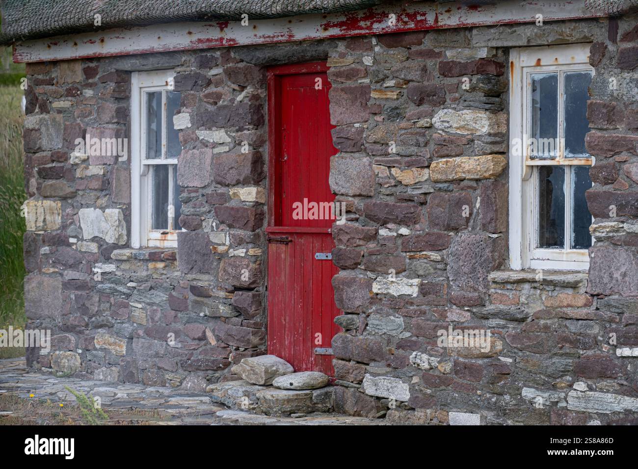 Red door on stone cabin along the Wild Atlantic Way Stock Photo - Alamy